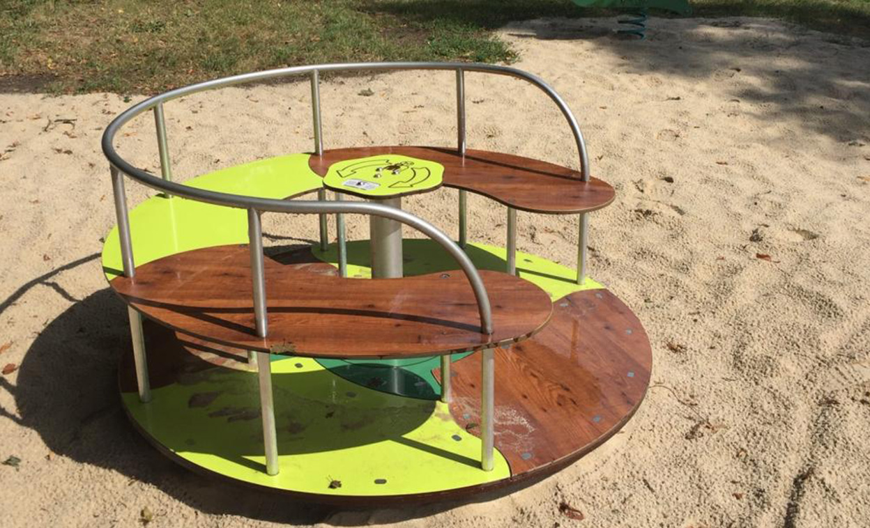 Seated Roundabout | Roundabouts and Spinners | Caloo UK Ltd